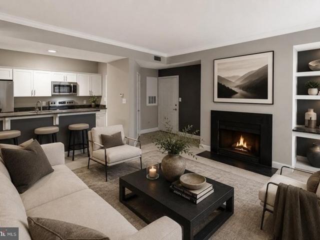 12155 Penderview Ter Apt 823, Fairfax, VA 22033