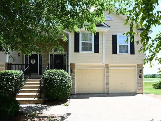 1215 NW Ashley Ln, Grain Valley, MO 64029