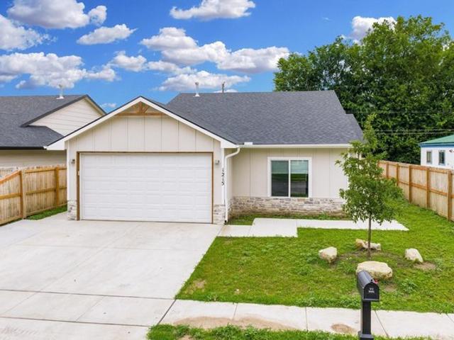 1215 N Cleveland Ave, Wichita, KS 67214