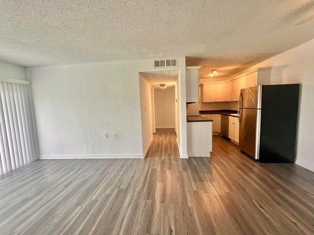 1215 N Benoist Farms Rd Apt 203, Royal Palm Beach, FL 33411