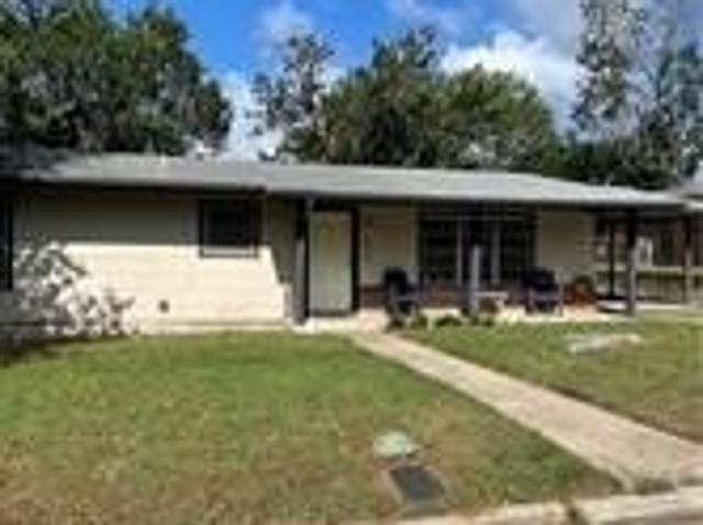 1215 N Hamilton St, Gonzales, TX 78629