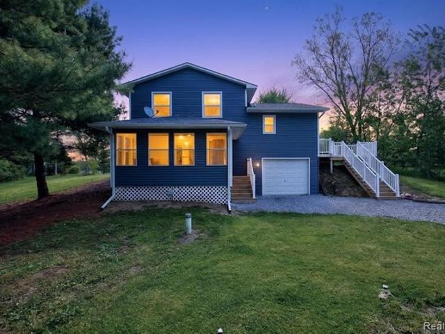1215 N Oak Rd, Davison, MI 48423