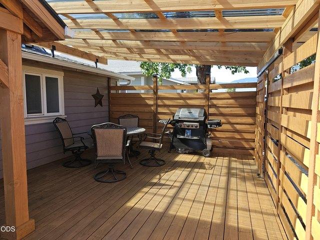 1215 NE 6th St, Grants Pass, OR 97526