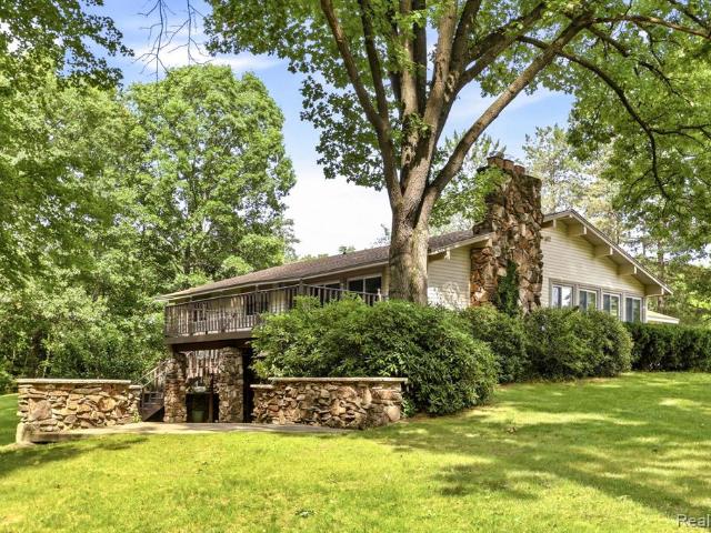 1215 Oakwood Road