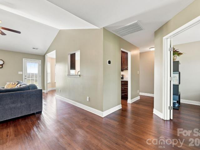 1215 Autumn Cove