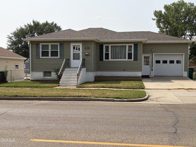 1215 Boulevard Ave E, Bismarck, ND 58501