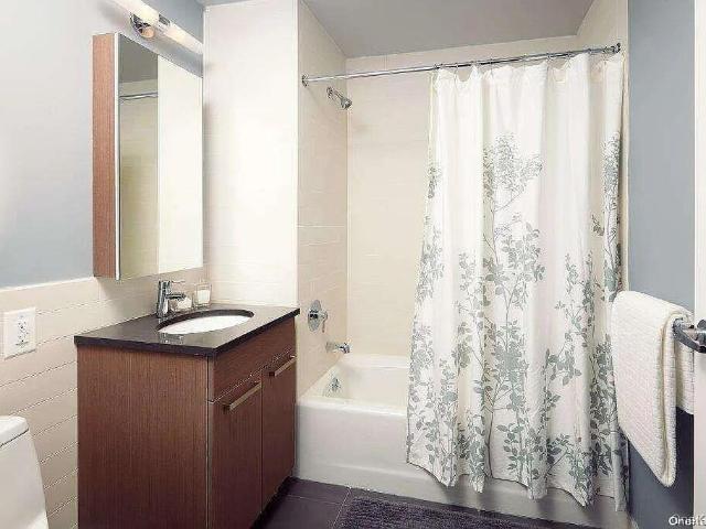 1215 Broadway 424