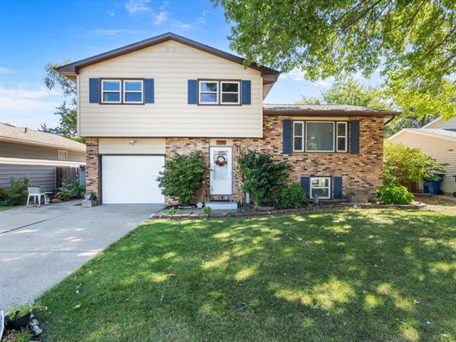 1215 Calvin St, Davenport, IA 52804