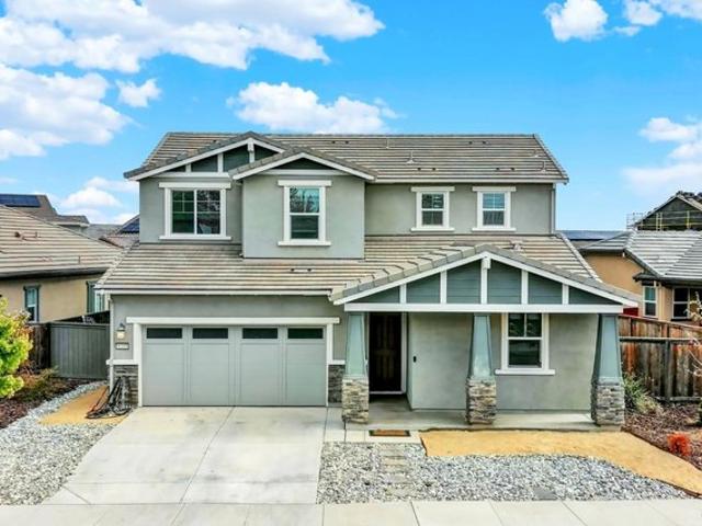 1215 Columbia Dr, Dixon, CA 95620