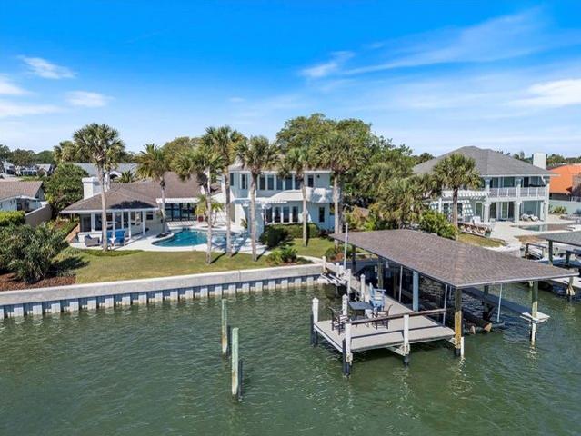 1215 Commodore Dr, New Smyrna Beach, FL 32168