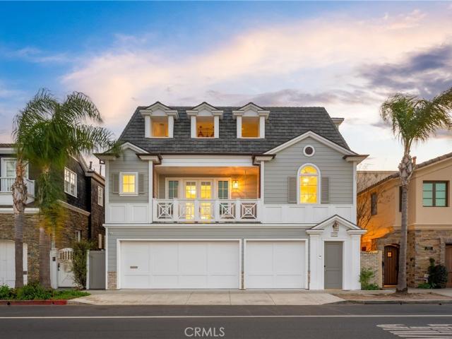 1215 E Balboa