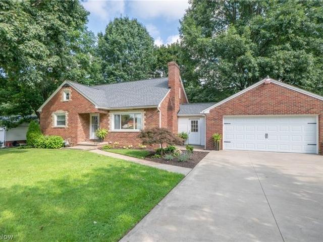 1215 Easton St NE, Canton, OH 44721