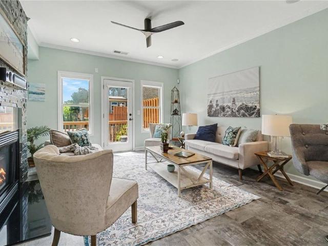 1215 Lavista Circle