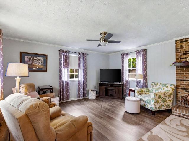 1215 Park Hill Dr