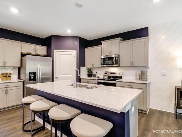 1215 Stratford Way