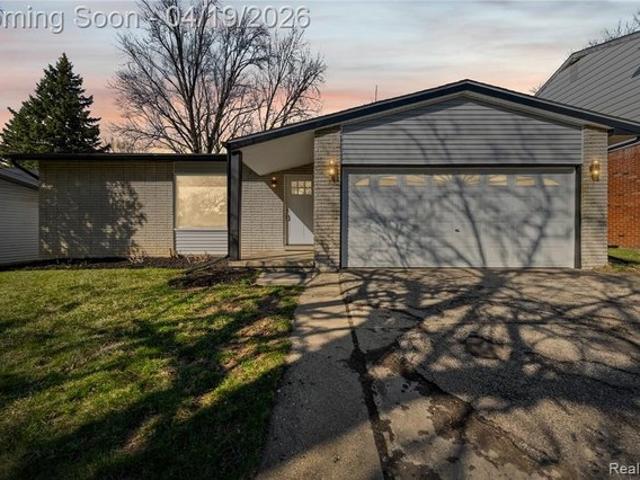 1215 Somerset Ln, Flint, MI 48503