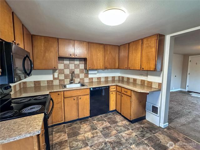 1215 W Plum St, Centralia, WA 98531 | MLS #2475 | Compass