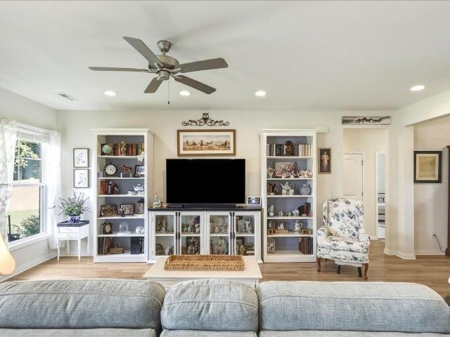 1215 Yorktown Lane