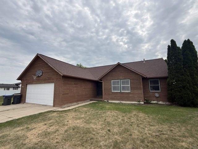 1215 12th Street Pl, Storm Lake, IA 50588