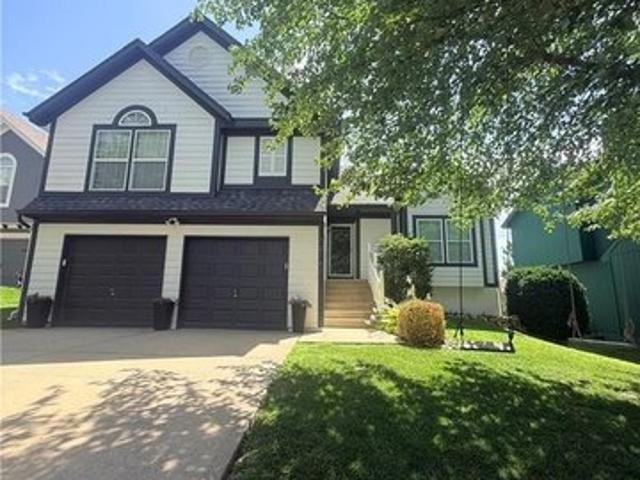 12163 S Sagebrush Dr, Olathe, KS 66061