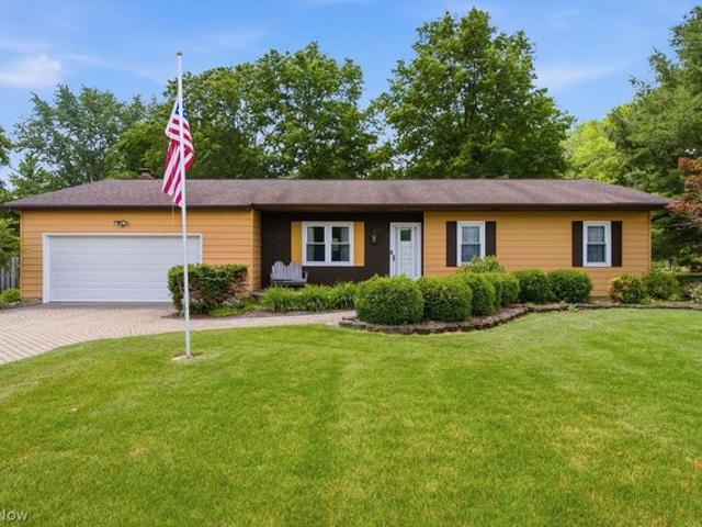 12161 Woodridge Dr, North Royalton, OH 44133