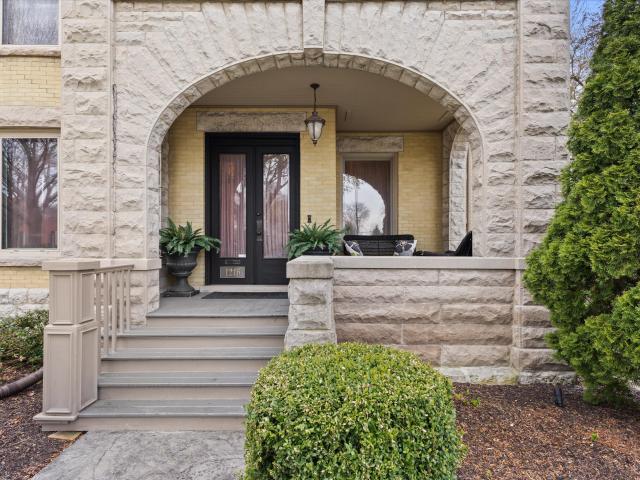 1216 Main St