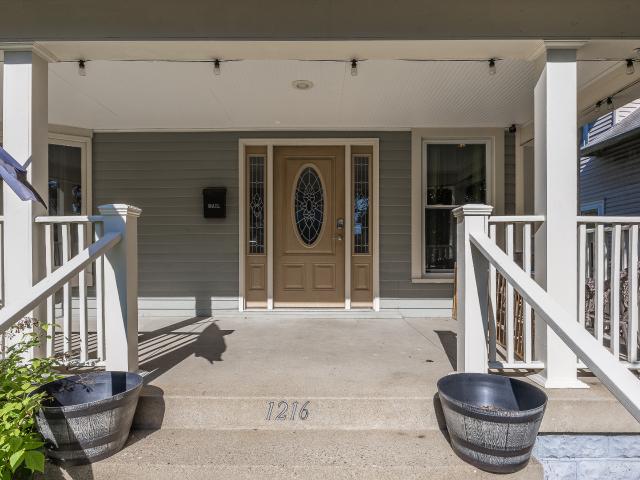 1216 N Oxford Street