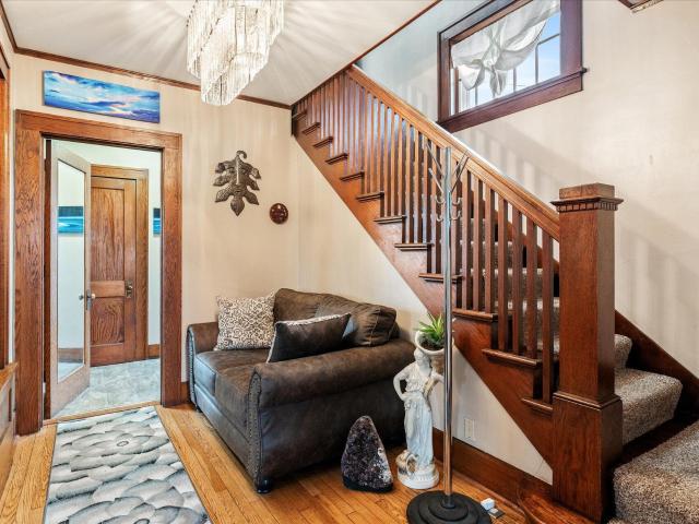 1216 N Main St