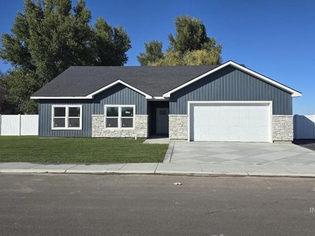 1216 Bronze Dr, Rupert, ID 83350