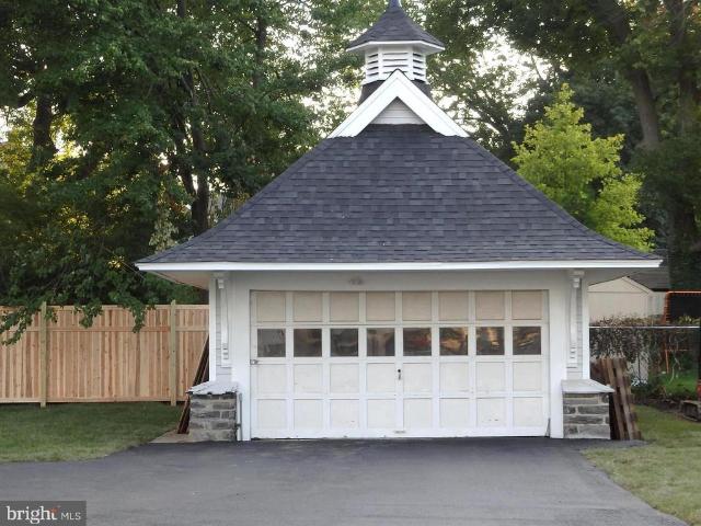 1216 Darby Road