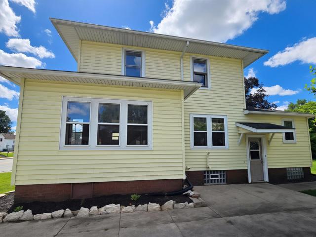 1216 E 3Rd Street
