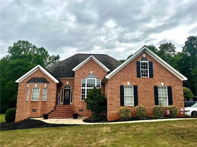 1216 Fairway Dr, Yadkinville, NC 27055