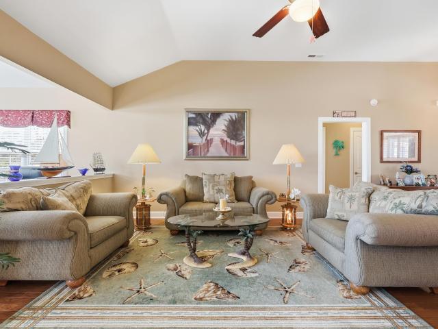 1216 Foxtail Dr