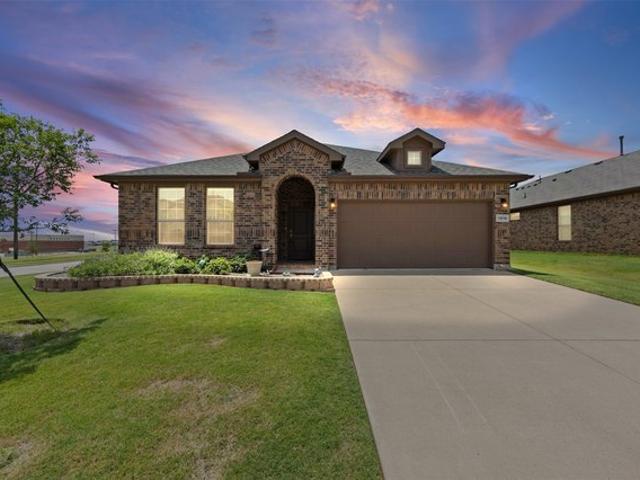 1216 Larkspur Ln, Cleburne, TX 76033