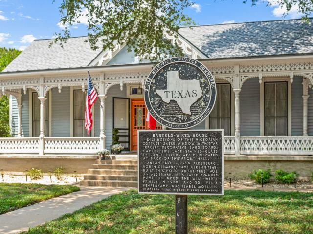 1216 Live Oak Street