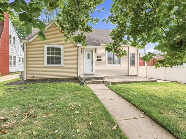 1216 Longfellow Ave, South Bend, IN 46615