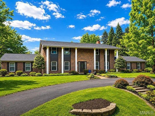 1216 Paloma Dr, Town and Country, MO 63131