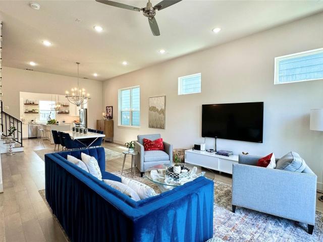 1216 W 21st Street
