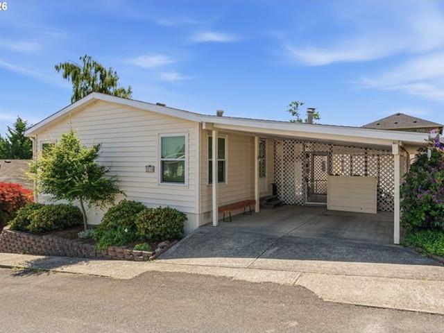 1216 W C Ave, La Center, WA 98629