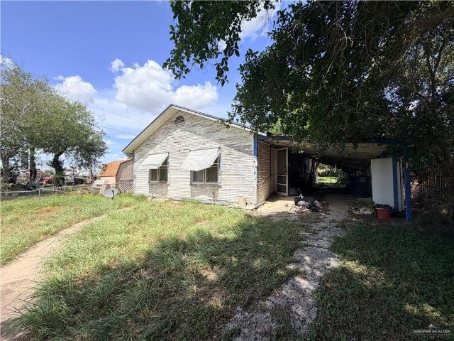 1216 W Kika De La Garza