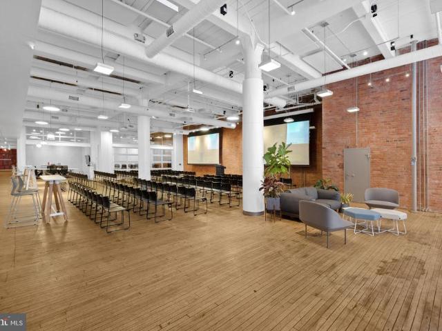 1216 20 Arch Street # 1