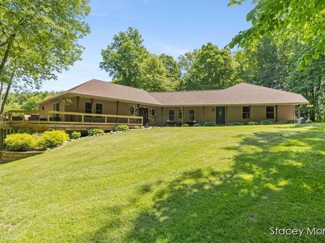 12173 Hart St NE, Greenville, MI 48838