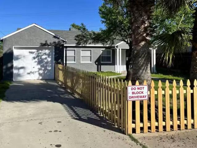 1217 NORMANDY DR, MODESTO, CA 95351 Single Family Residence Fo.