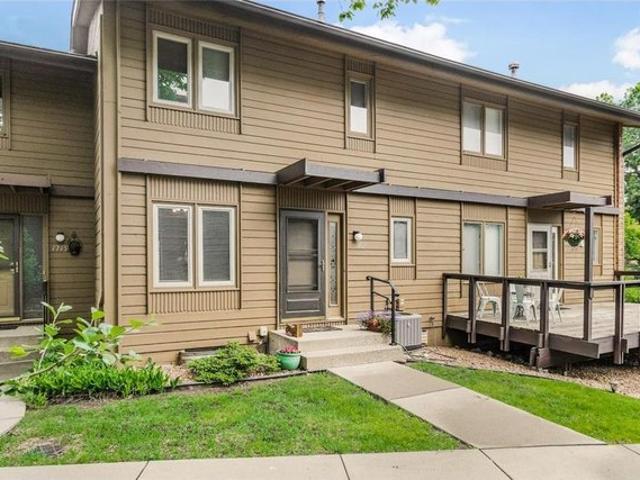 1217 Brighton Sq, New Brighton, MN 55112