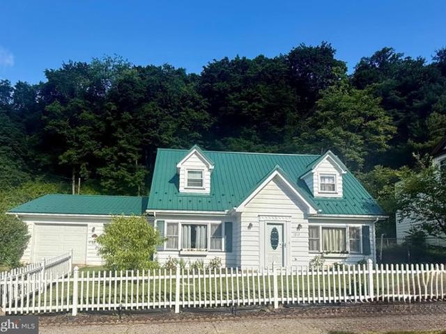 1217 Cameron Ave, Tyrone, PA 16686