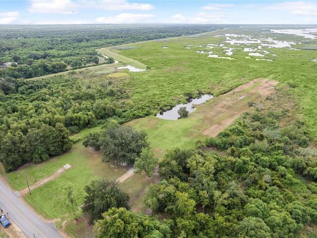 1217 Delacroix Highway