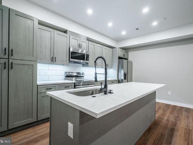 1217 E Columbia Avenue # 2