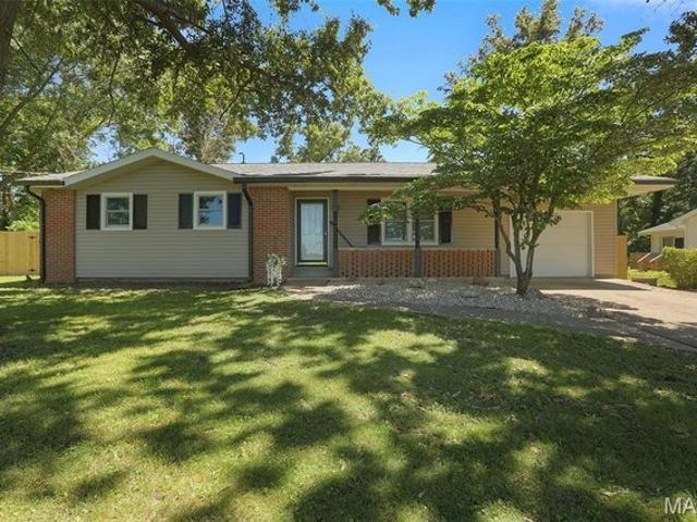 1217 E Nicholas St, Carlinville, IL 62626