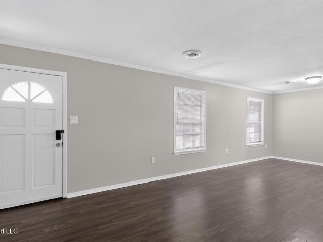 1217 Pineview Drive