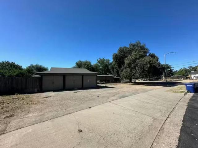 1217 ROSELAWN AVE, MODESTO, CA 95351 Triplex For Sale MLS# 22.